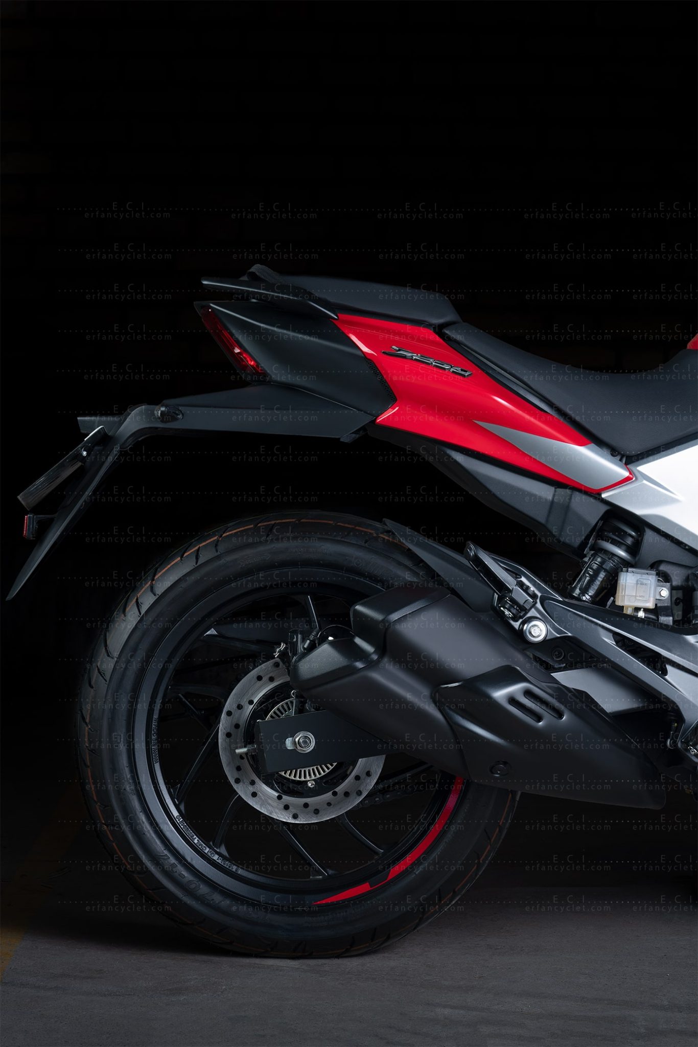 موتور سیکلت دومینار 250 سی سی Bajaj - موتوبرند | MOTOBRAND