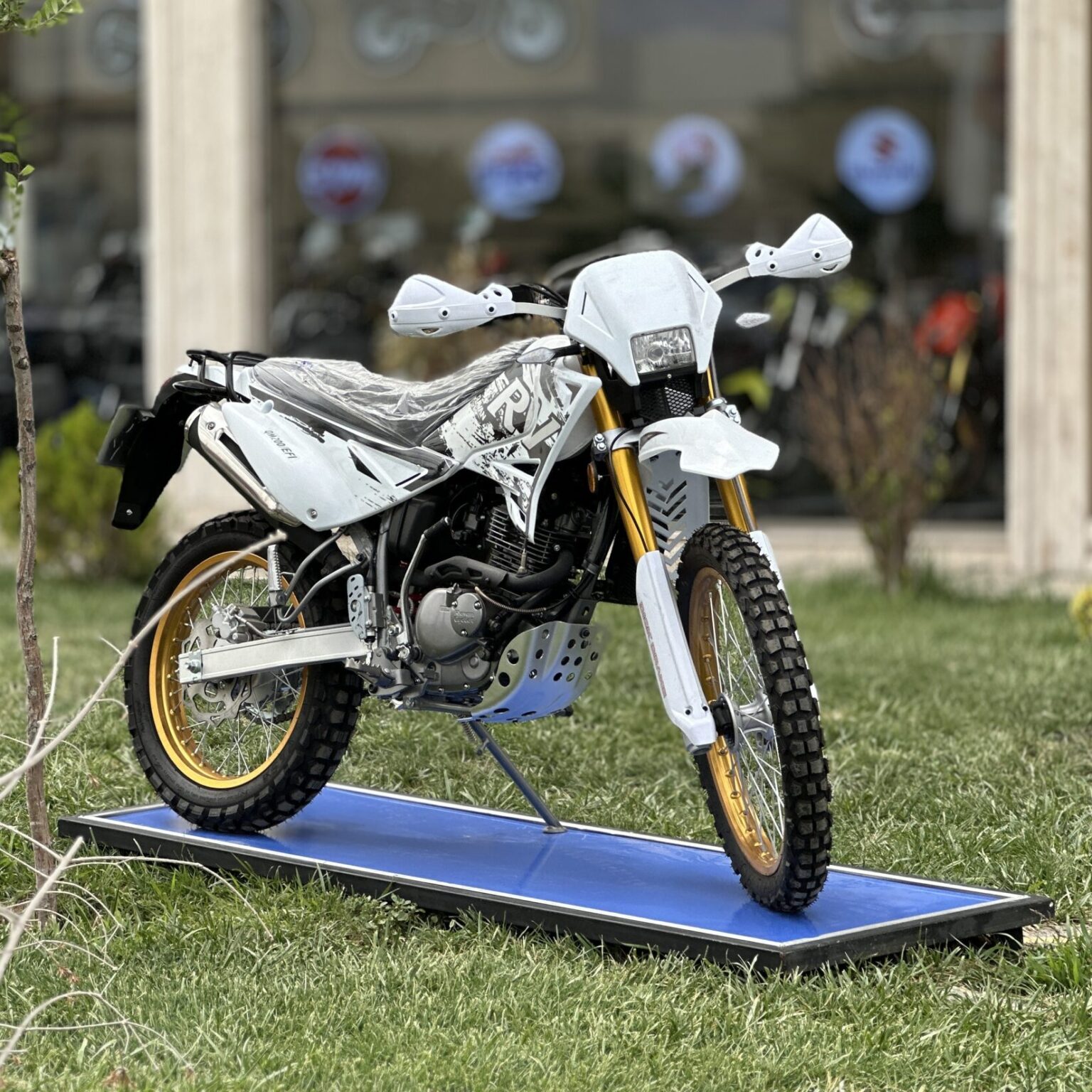 موتور سیکلت تریل روان QM200 سی سی - موتوبرند | MOTOBRAND